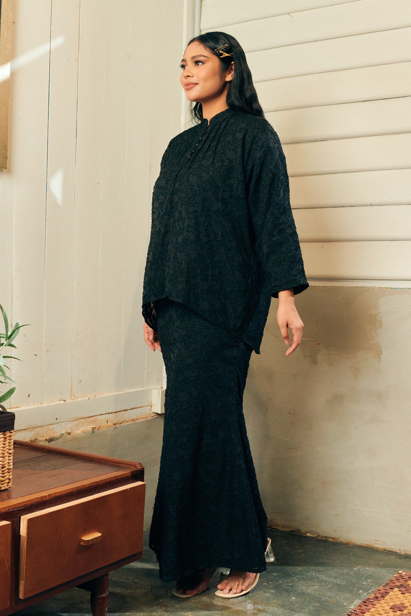 Black Azalea Cekak Musang Leaf Textured Kurung - MC Vogue Malaysia